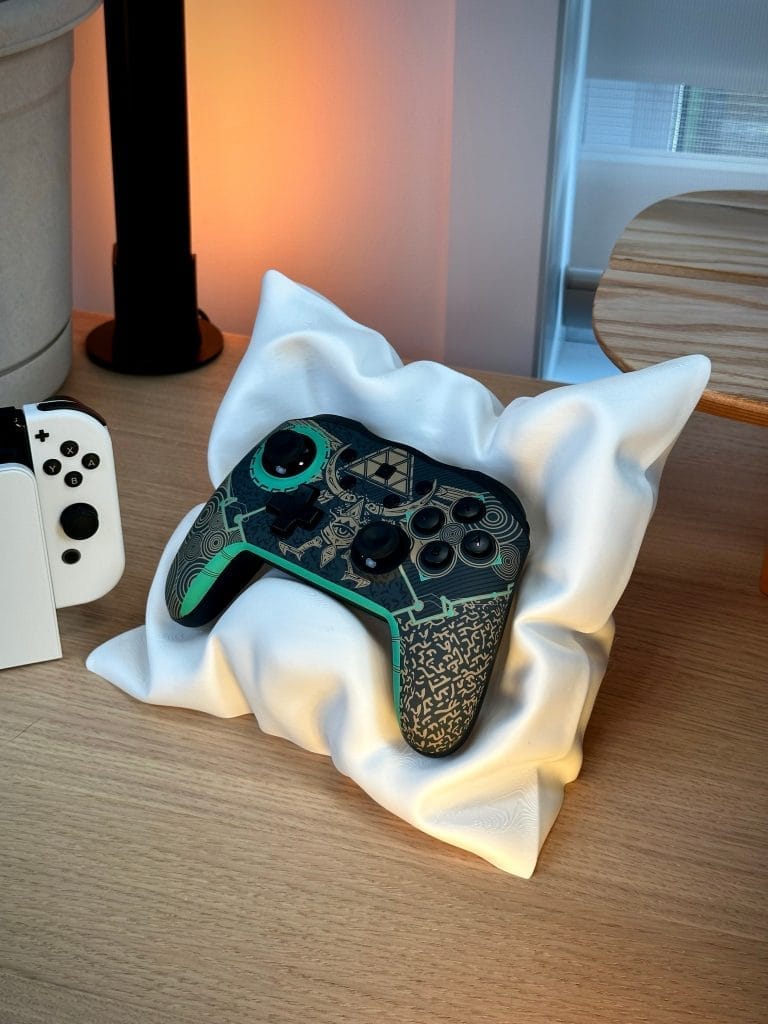 Xbox & Switch Pro Controller Stand Pillow
